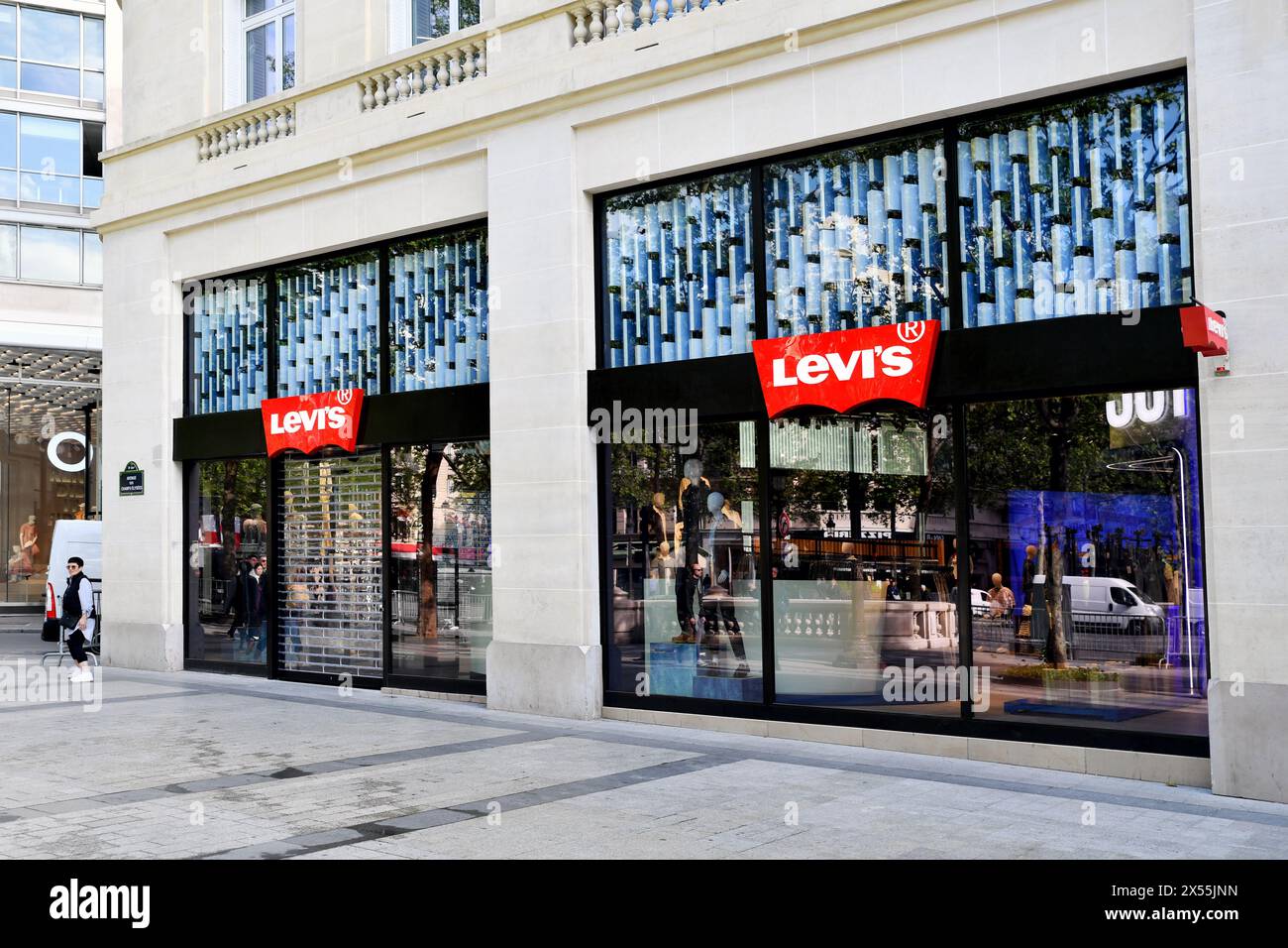 Levi's brand store - Champs Elysées - Paris - France Stock Photo - Alamy