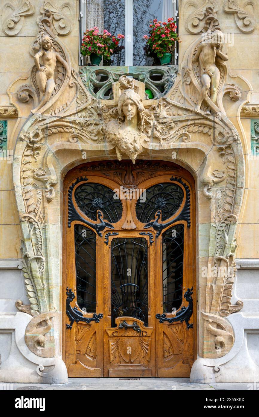Paris door hi-res stock photography and images - Alamy