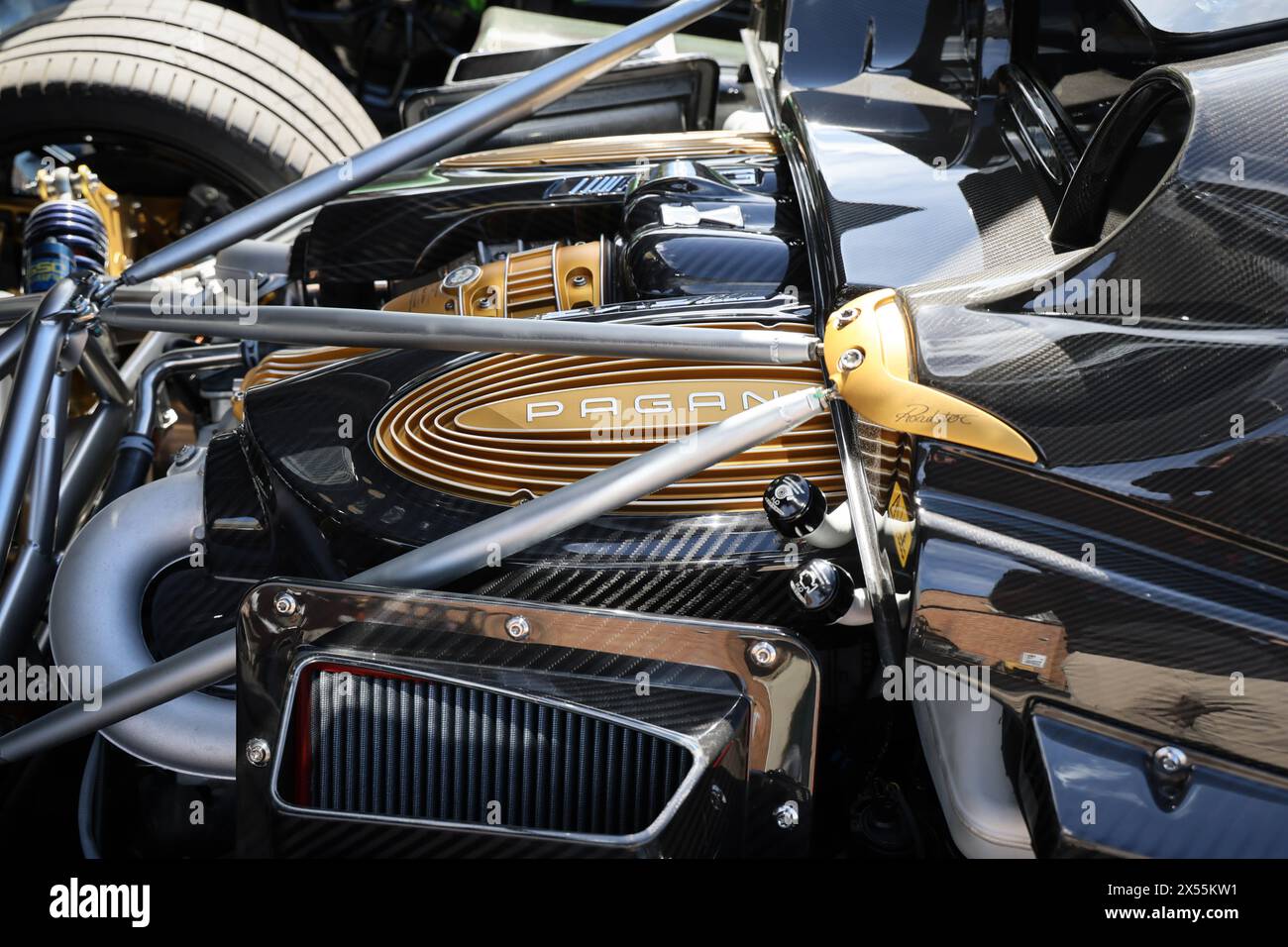 Pagani Huayra Roadster engine Stock Photo - Alamy