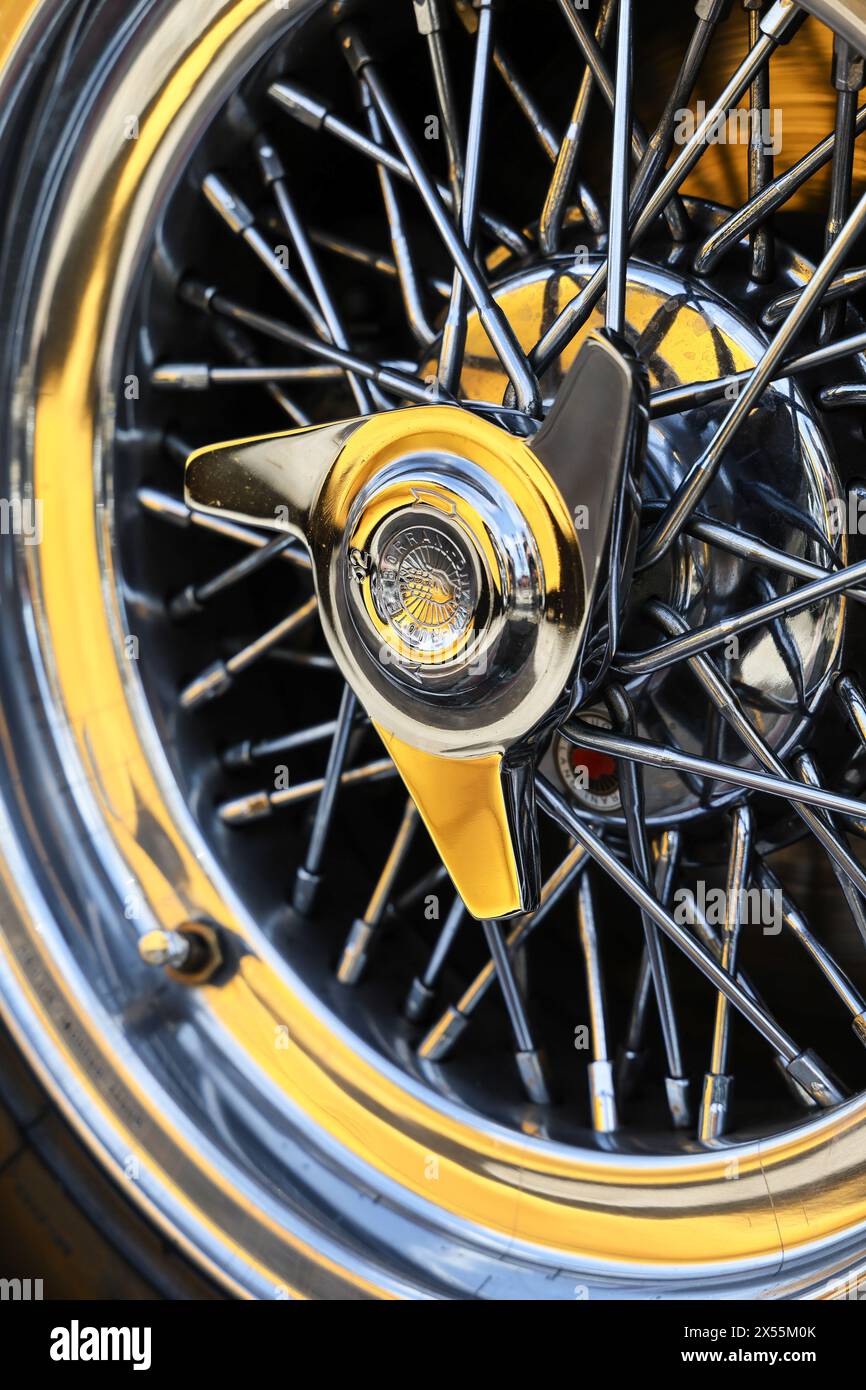 1965 Ferrari 275 Spider wire wheel Stock Photo - Alamy