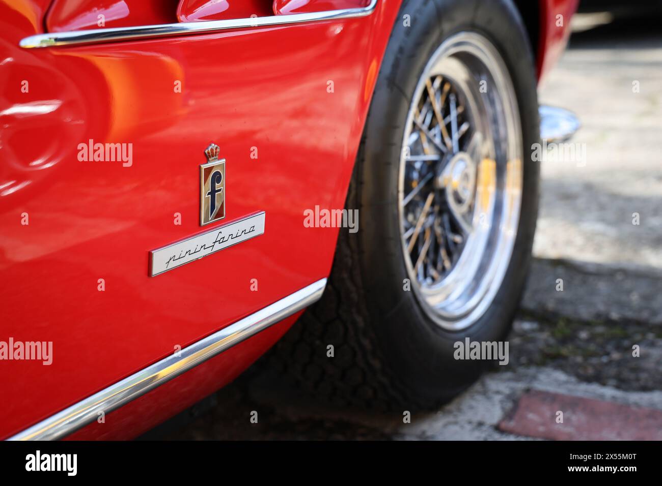 1965 Ferrari 275 Spider wire wheel Stock Photo - Alamy