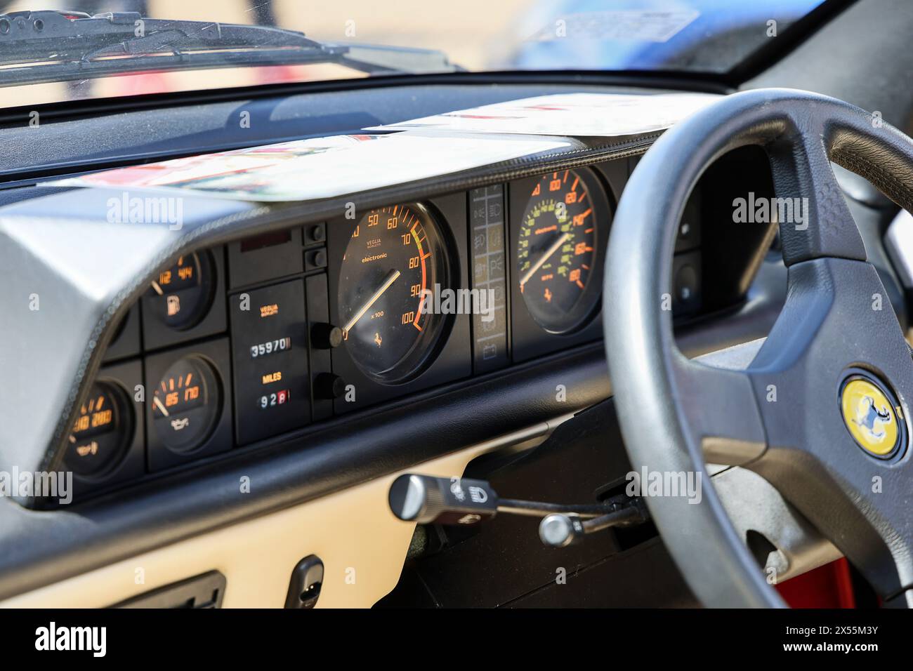 1988 Ferrari Mondial QV dashboard Stock Photo - Alamy