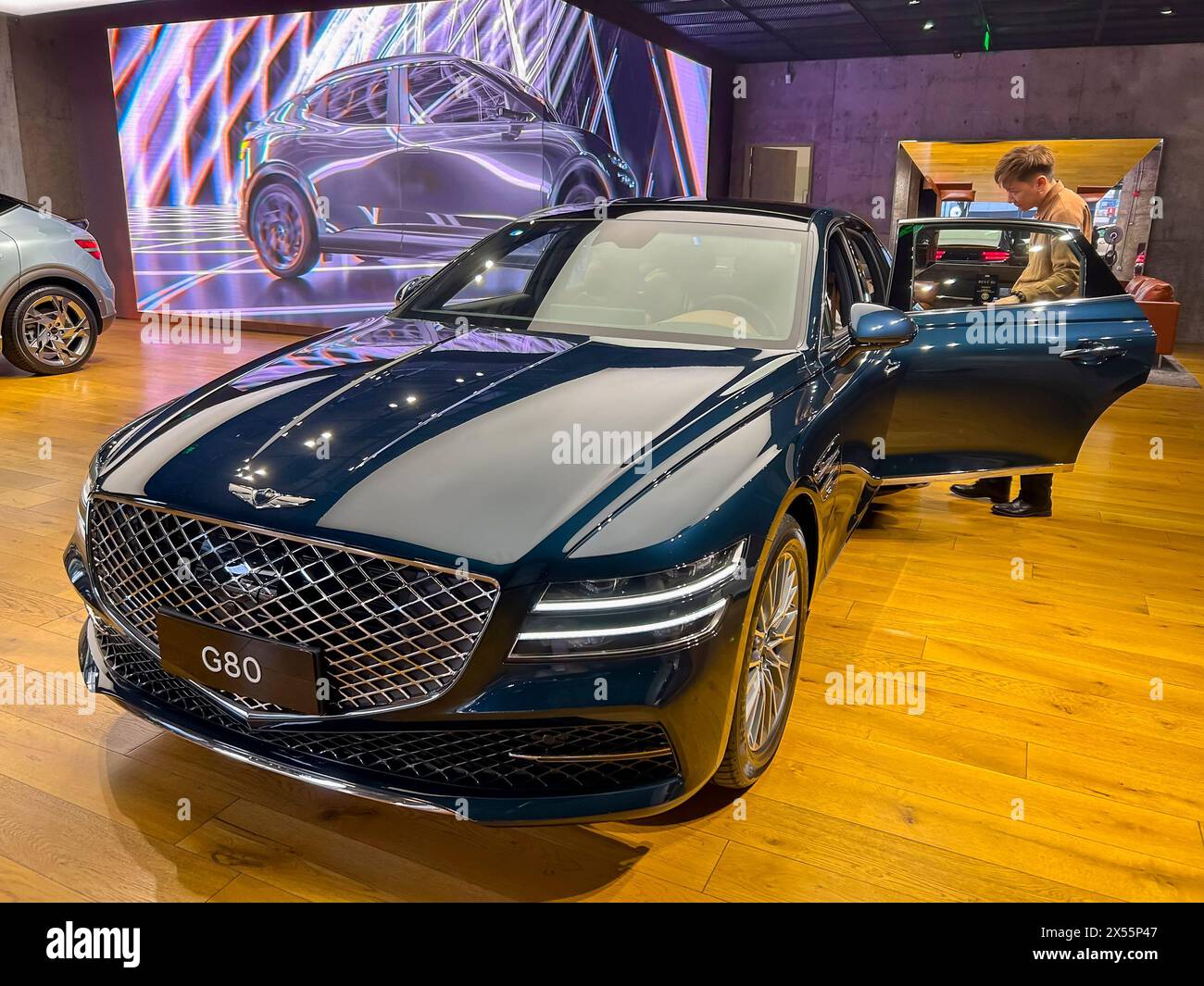 Chinese model luxury hi-res stock photography and images - Alamy