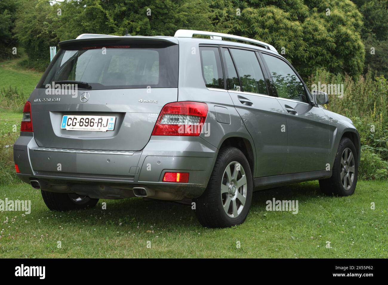 Mercedes Benz GLK SUV 4 wheel drive in field Stock Photo - Alamy