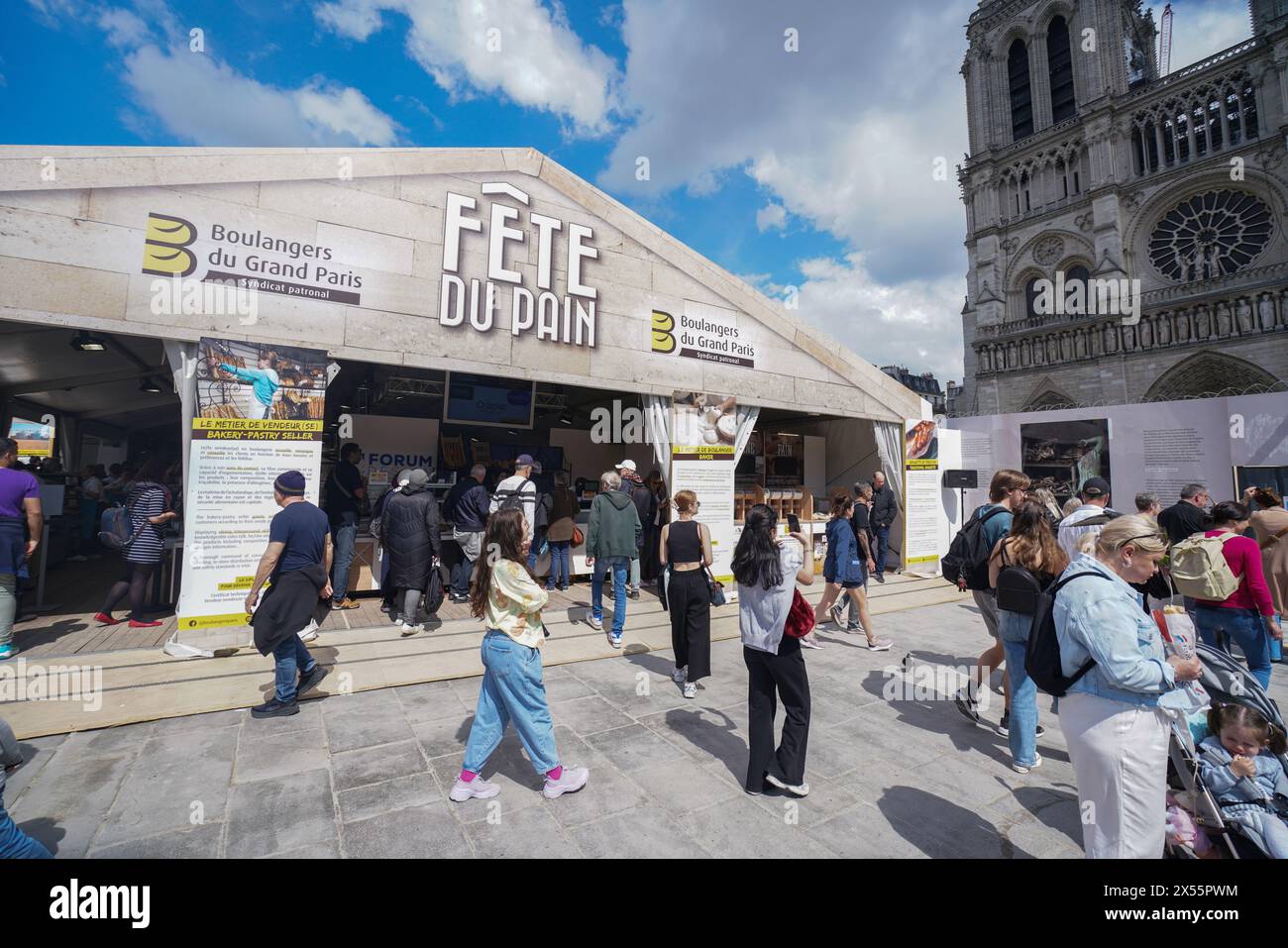 Paris, France. 7 May, 2024. Visitors at the Paris bread festival (Fête ...