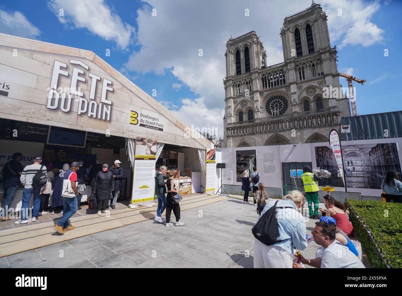 Paris, France. 7 May, 2024. Visitors at the Paris bread festival (Fête ...
