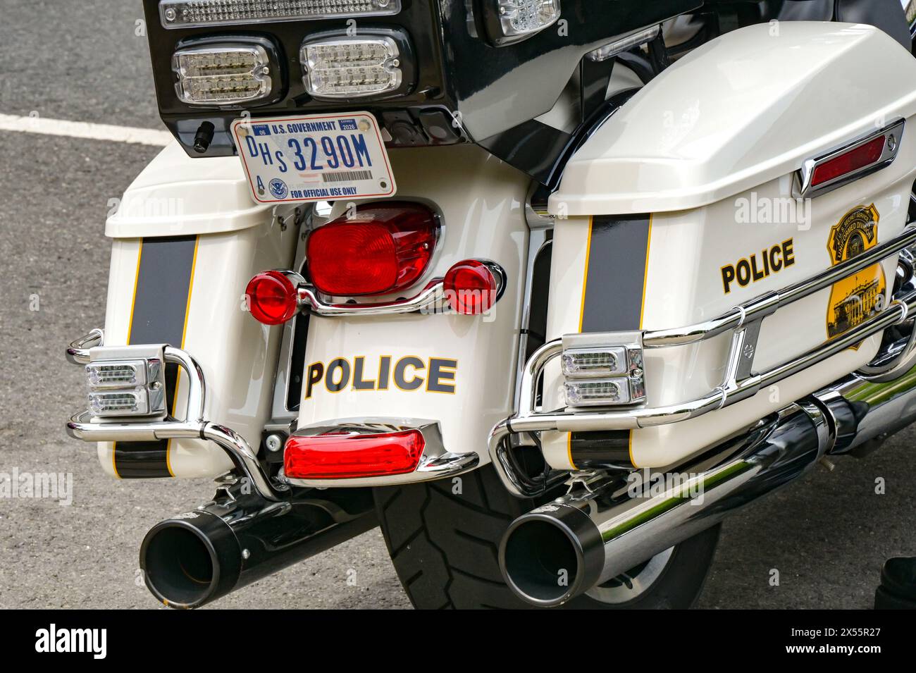 Stationary police vehicles hi-res stock photography and images - Alamy