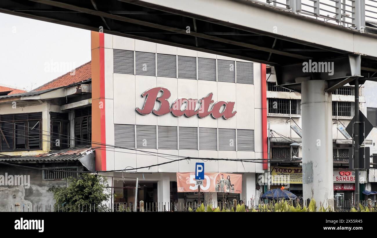 The sign and logo on the building, the famous brand of the chain of ...