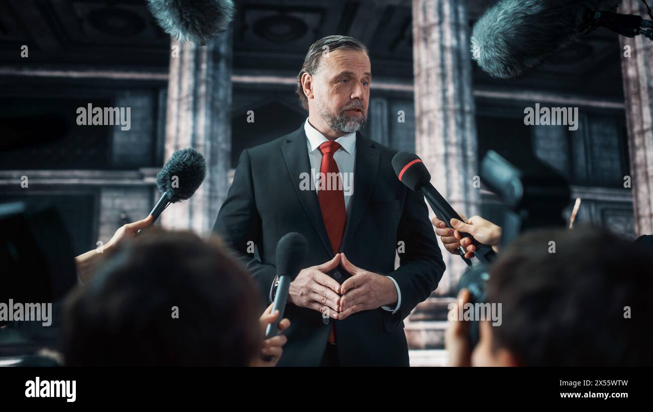 Businessman speech outside hi-res stock photography and images - Alamy