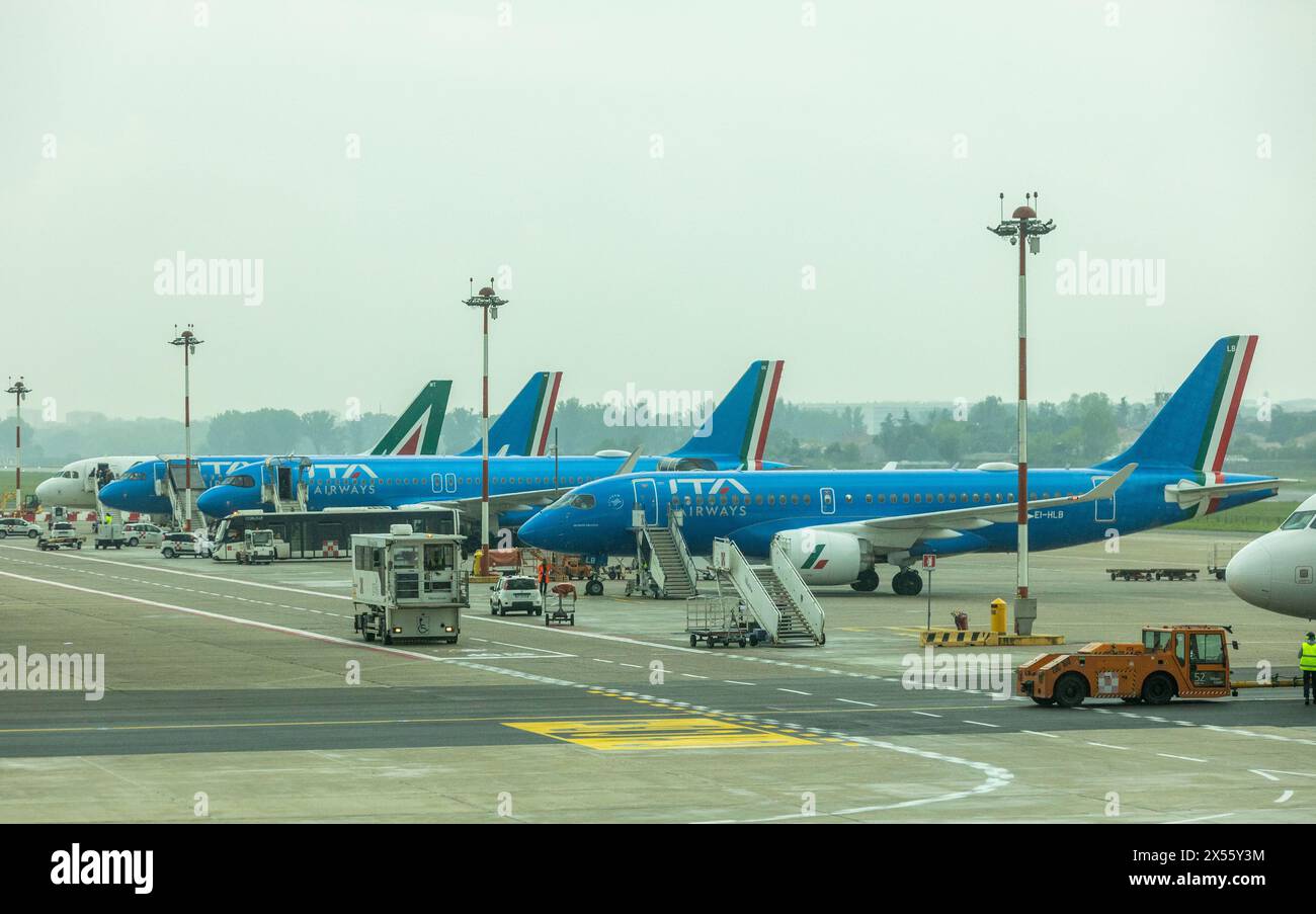 Faceboarding hi-res stock photography and images - Alamy