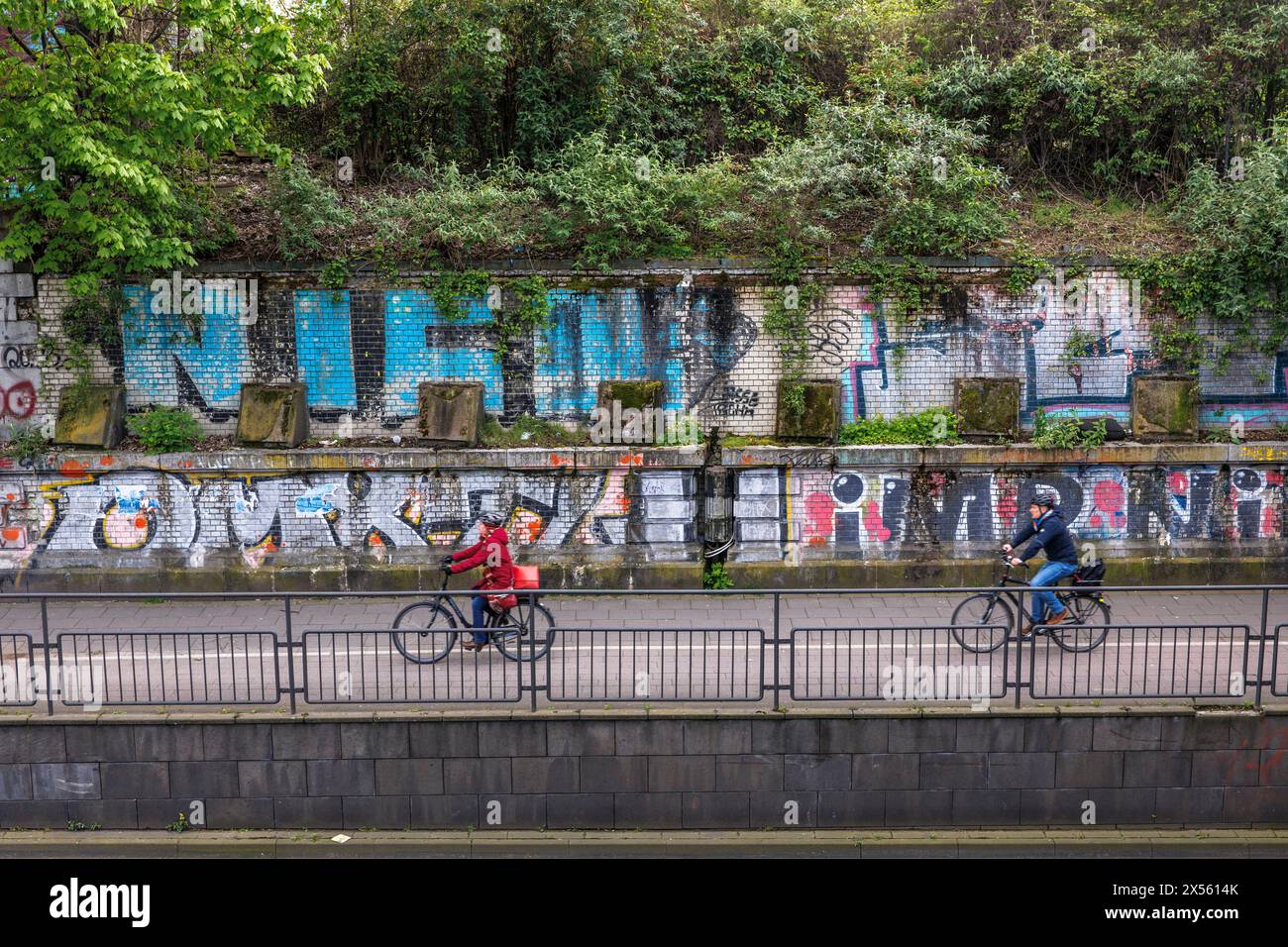 graffiti on a wall on Gladbacher street, Cologne, Germany. Graffiti an ...