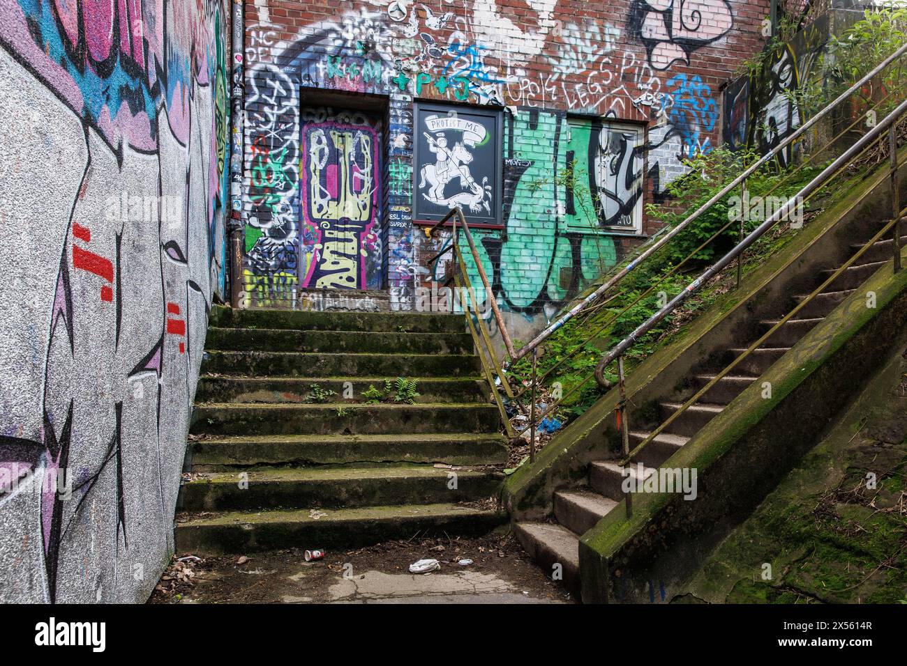 Graffiti on stairs hi-res stock photography and images - Alamy