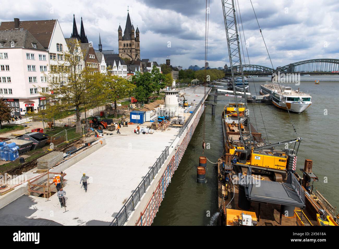 the Rhine promenade in front of the old town gets a new cantilever slab ...