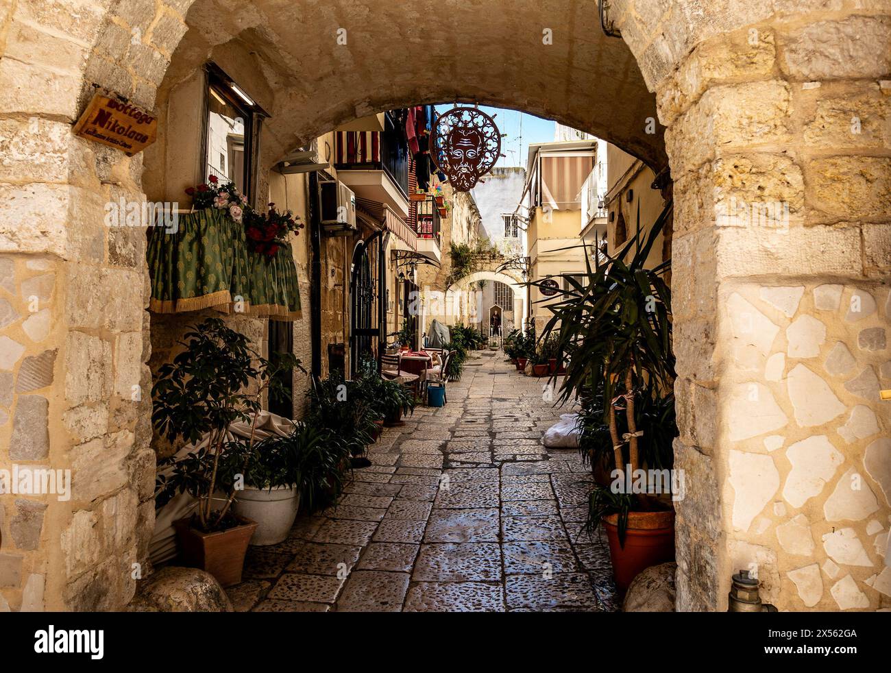 Beautiful italian stone archway hi-res stock photography and images - Alamy