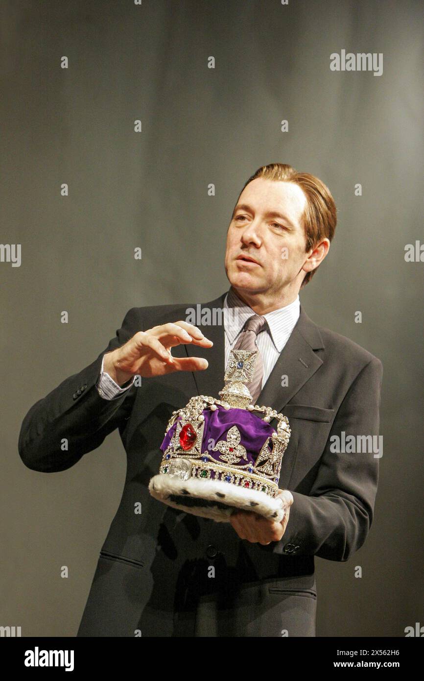 Kevin Spacey (Richard II) in RICHARD II by Shakespeare at the Old Vic ...