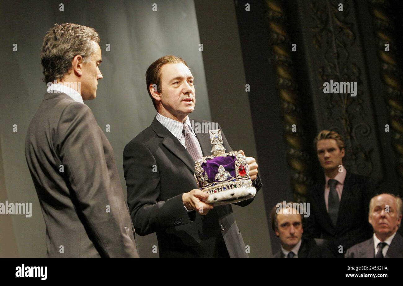 front, l-r: Ben Miles (Henry Bolingbroke), Kevin Spacey (Richard II) in ...