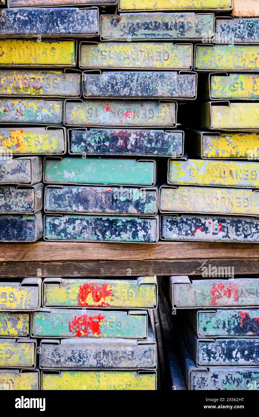 Pile of scaffold boards Stock Photo - Alamy