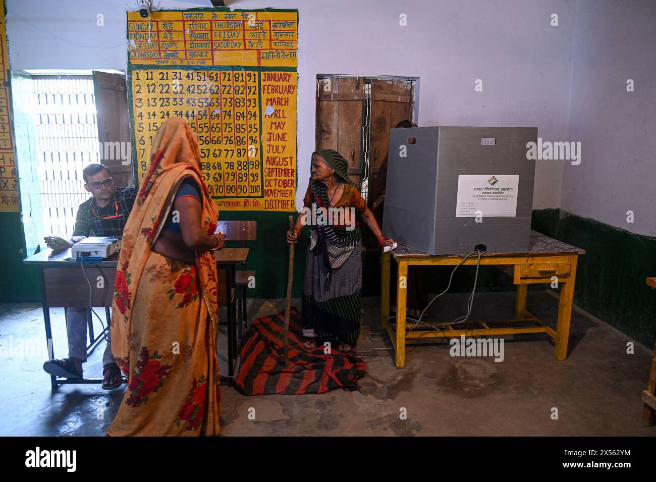 Voting compartment hi-res stock photography and images - Alamy
