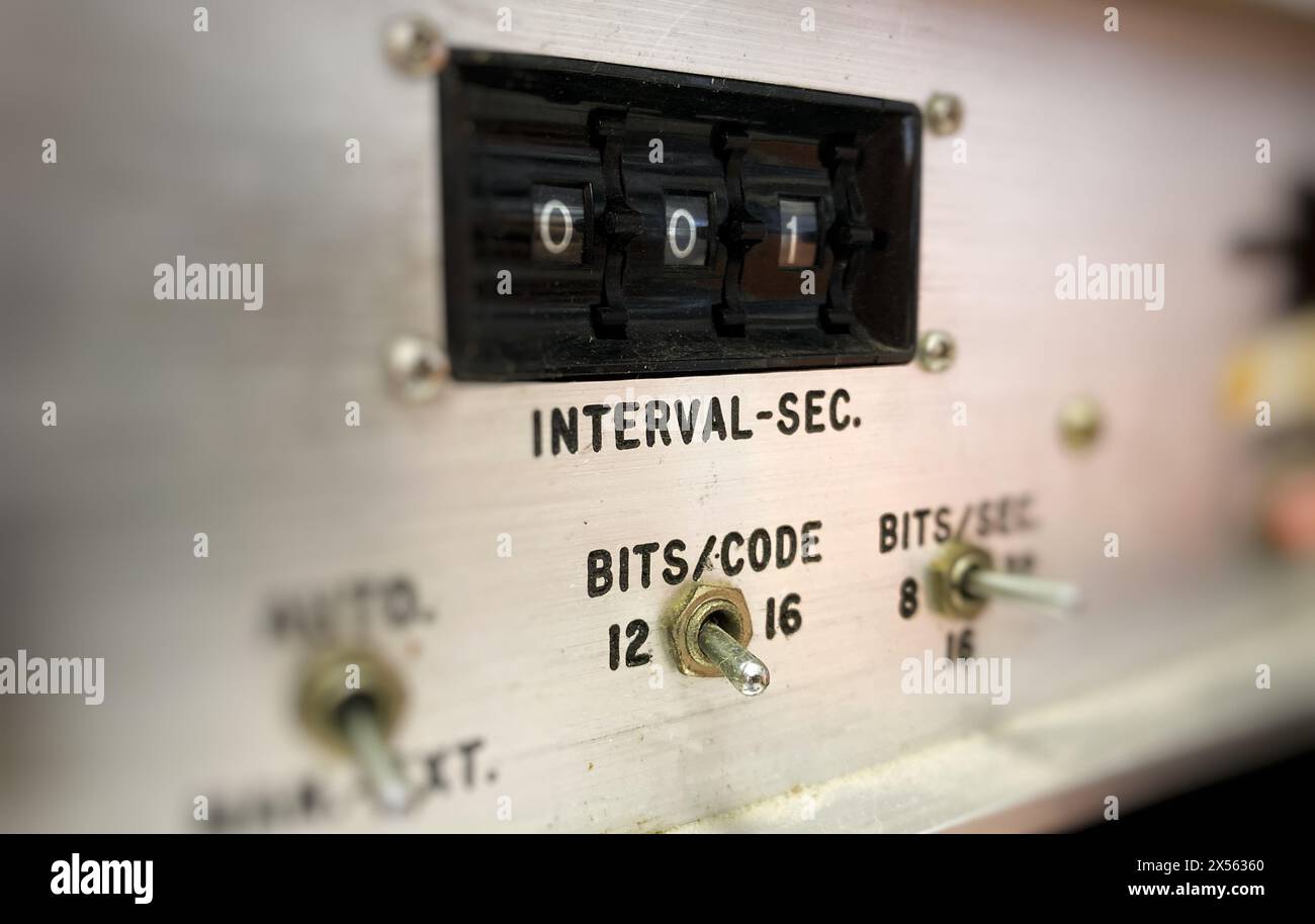 Old electric switches hi-res stock photography and images - Alamy