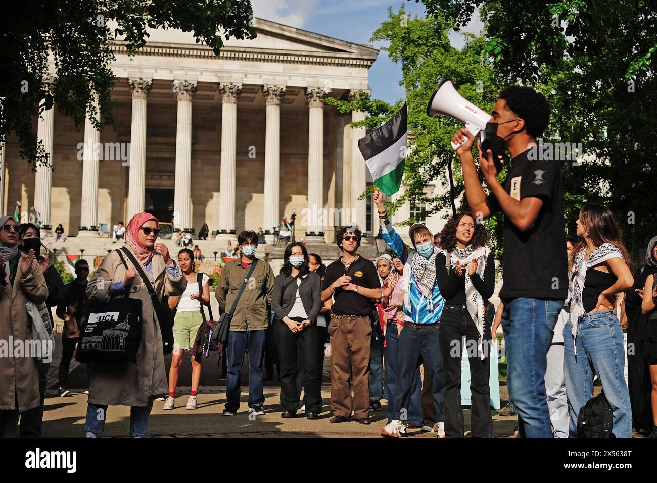 Students demonstrate at UCL in London, as they protest against the war ...