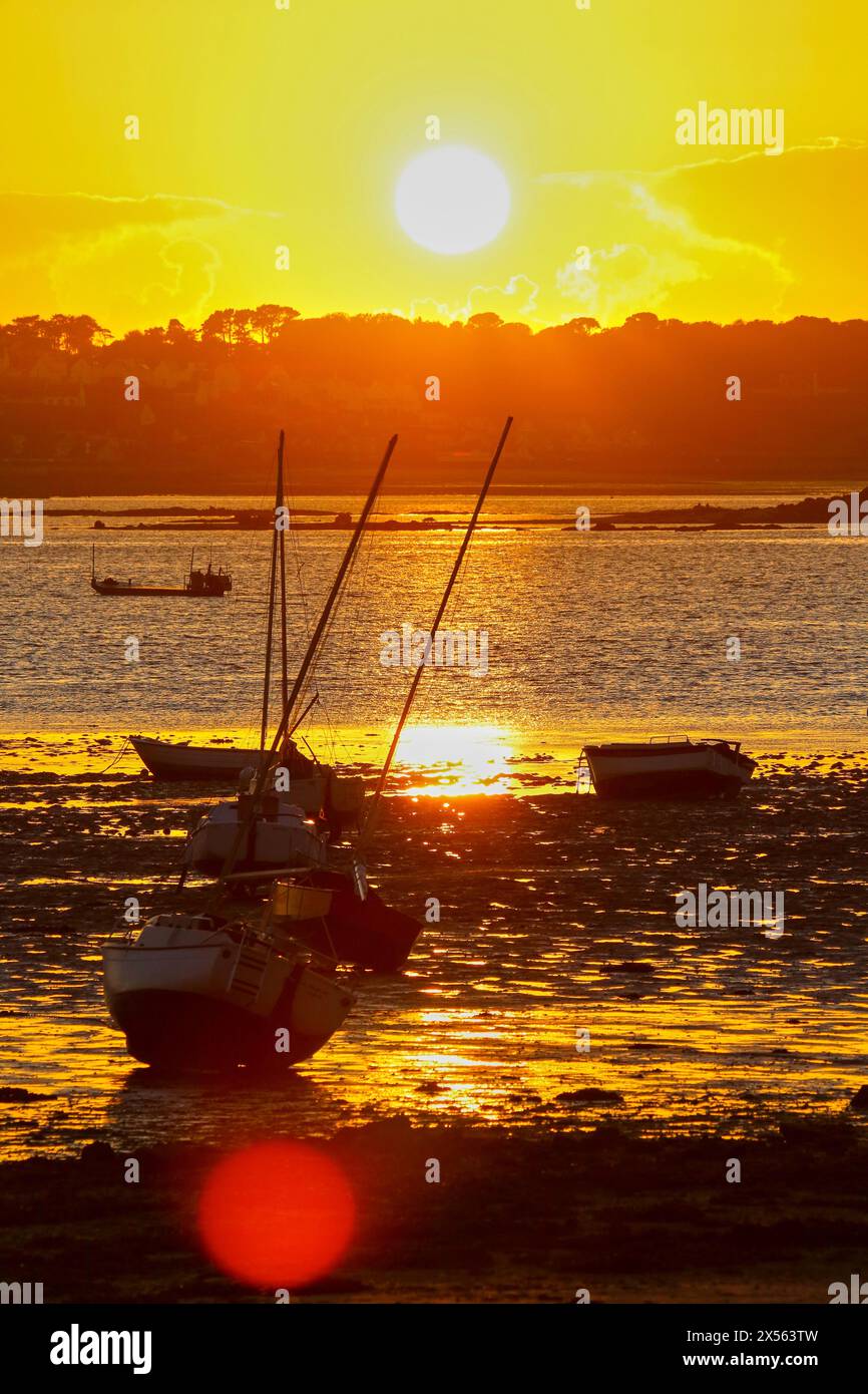 Port of Carantec, in the background Saint-Pol-de-Léon, Morlaix Bay ...