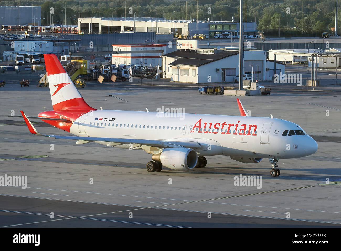 Austrian Airlines (is the flag carrier of Austria), Airbus A320 ...