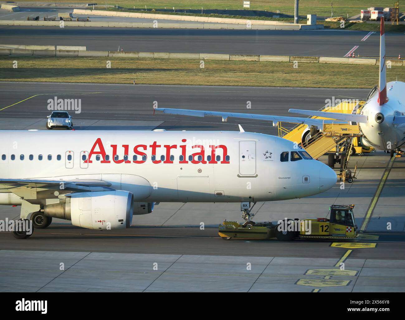 Austrian Airlines (is the flag carrier of Austria), Airbus A320 ...