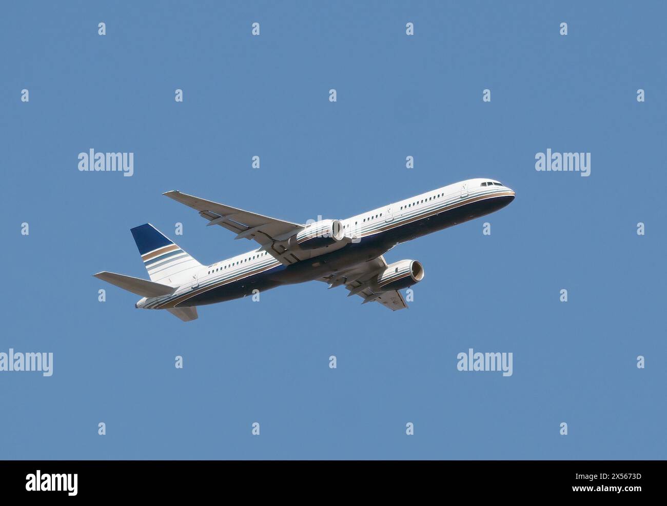 Boeing 757 256 airplane hi-res stock photography and images - Alamy