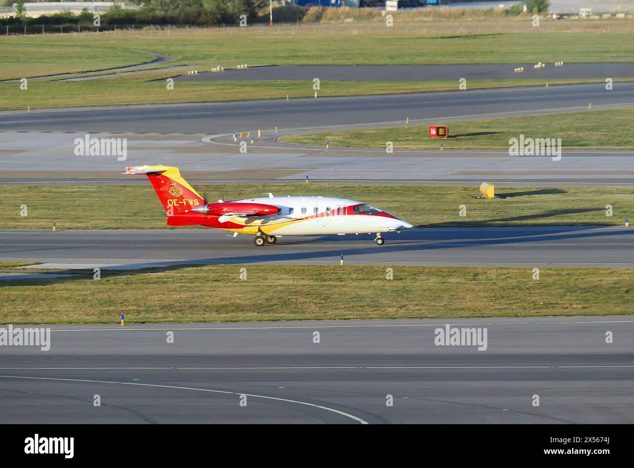 SchenkAir, Piaggio P-180 Avanti II airplane, Vienna International ...
