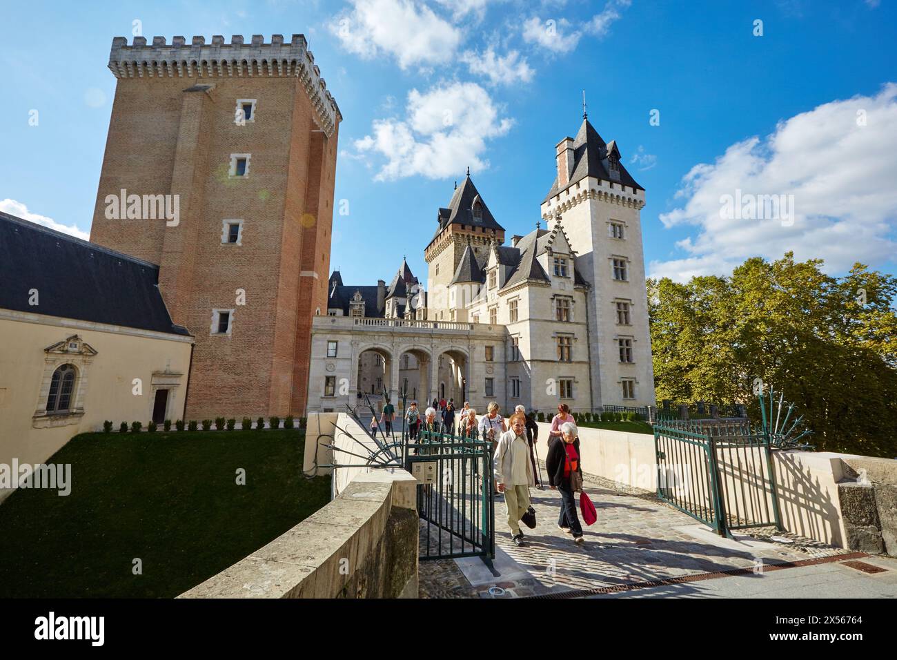 Chateau de Pau (Pau Castle), Pau, Pyrenees - Atlantiques, Aquitaine ...
