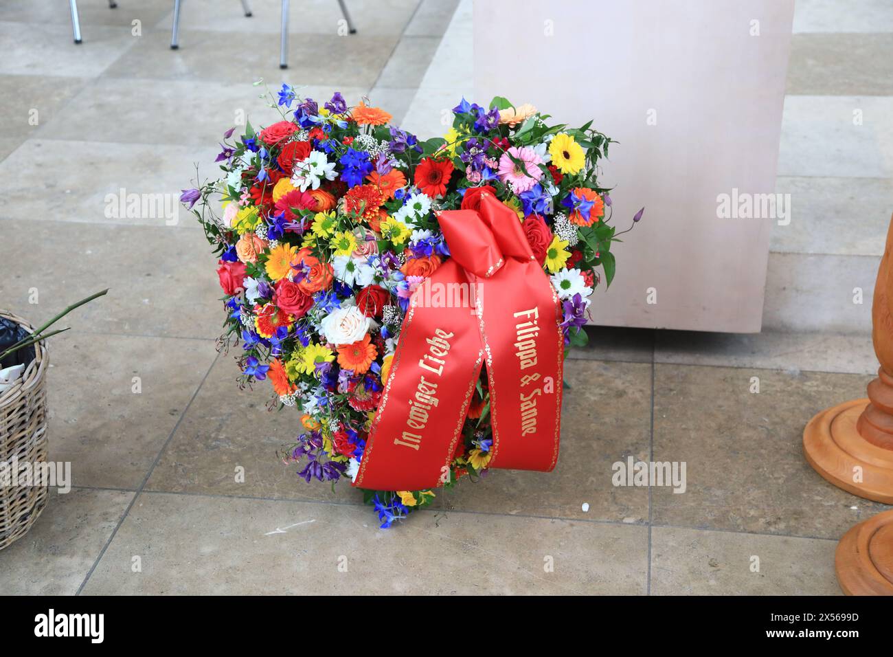 Ein Blumenherz von Ehefrau Susanne Kellermann und Tochter Filippa bei ...