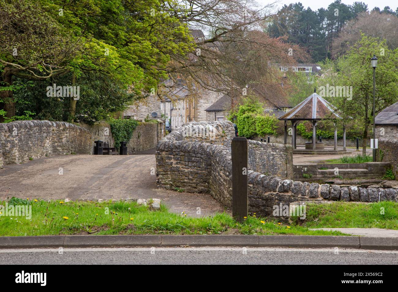 England medieval stone bridge hi-res stock photography and images - Alamy