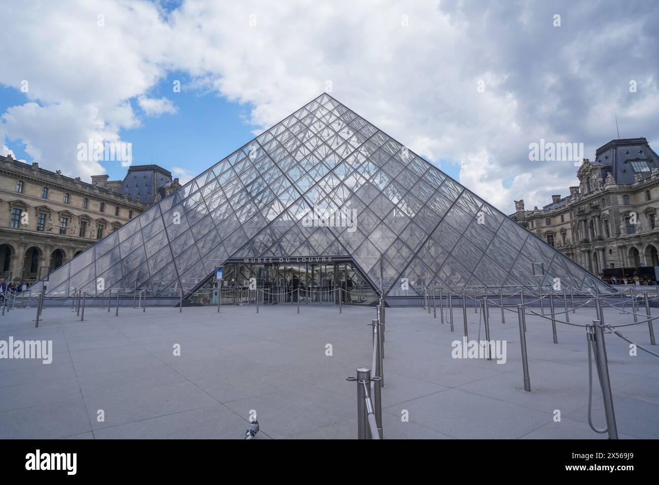 Glass pyramid Louvre Museum, Paris, France Stock Photo - Alamy