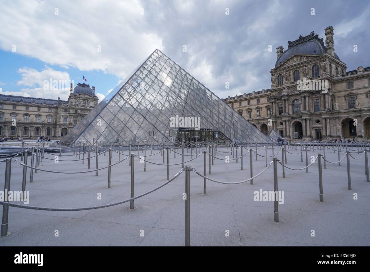 Glass pyramid Louvre Museum, Paris, France Stock Photo - Alamy