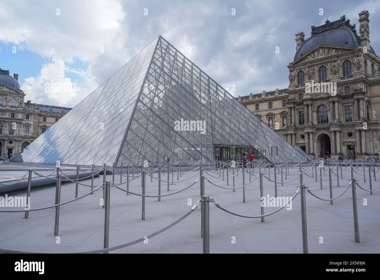 Glass pyramid Louvre Museum, Paris, France Stock Photo - Alamy