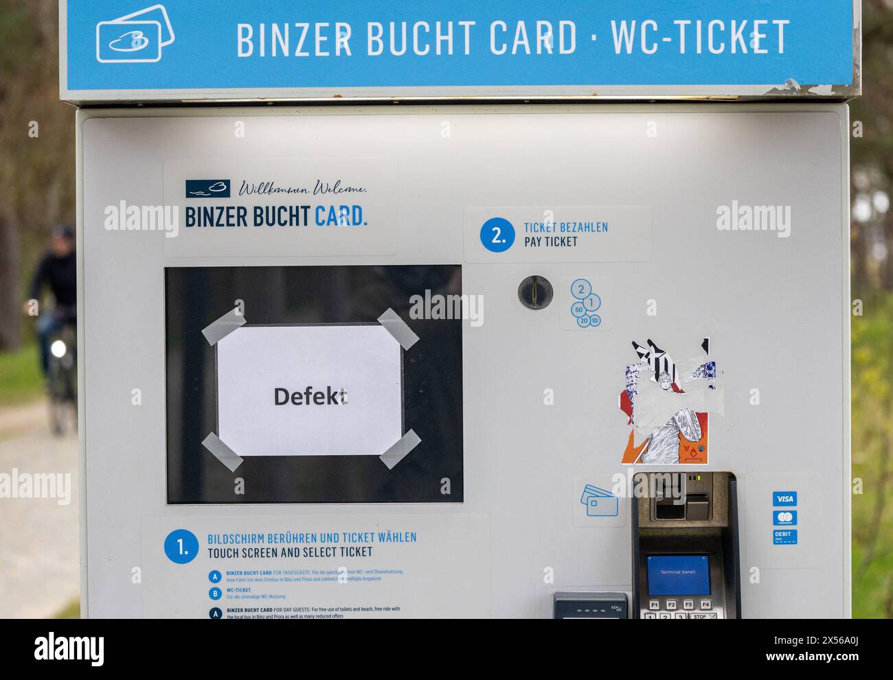 Defekter Kurtaxe-Auromat Der Zettel DEFEKT klebt auf einem ...