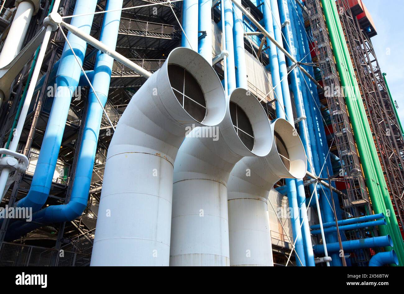 Centre george pompidou pipe architecture hi-res stock photography and ...