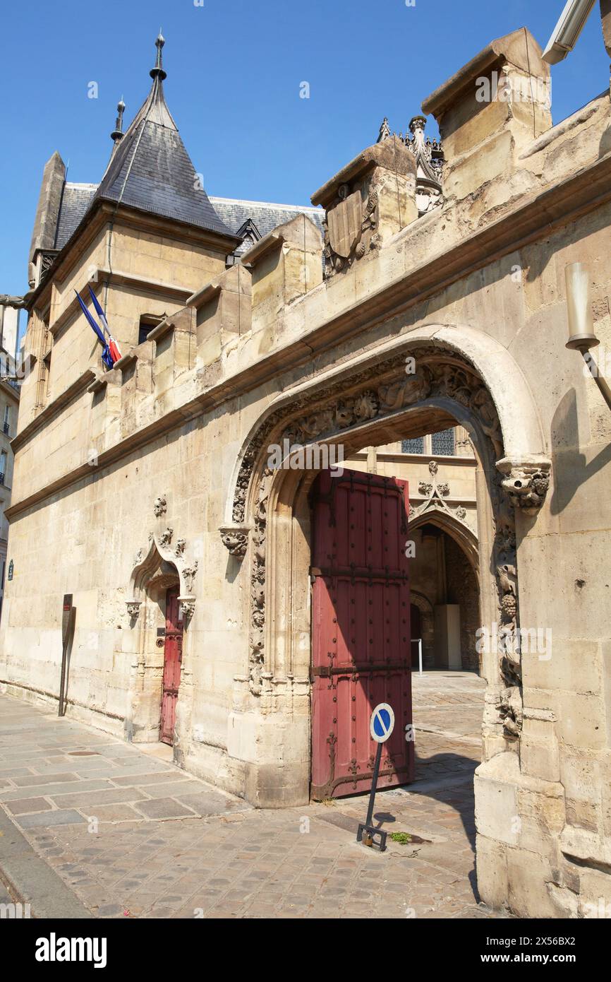 Musee du Moyen-Age Middle Ages Museum, the former Hotel de Cluny. Musée ...