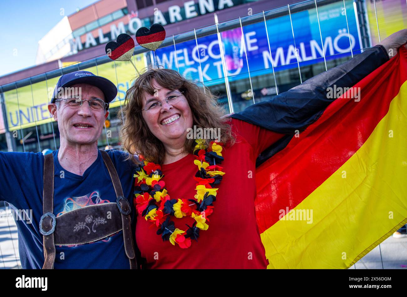 07 May 2024, Sweden, Malmö: German ESC fans Perdita Wingerter (r) and ...