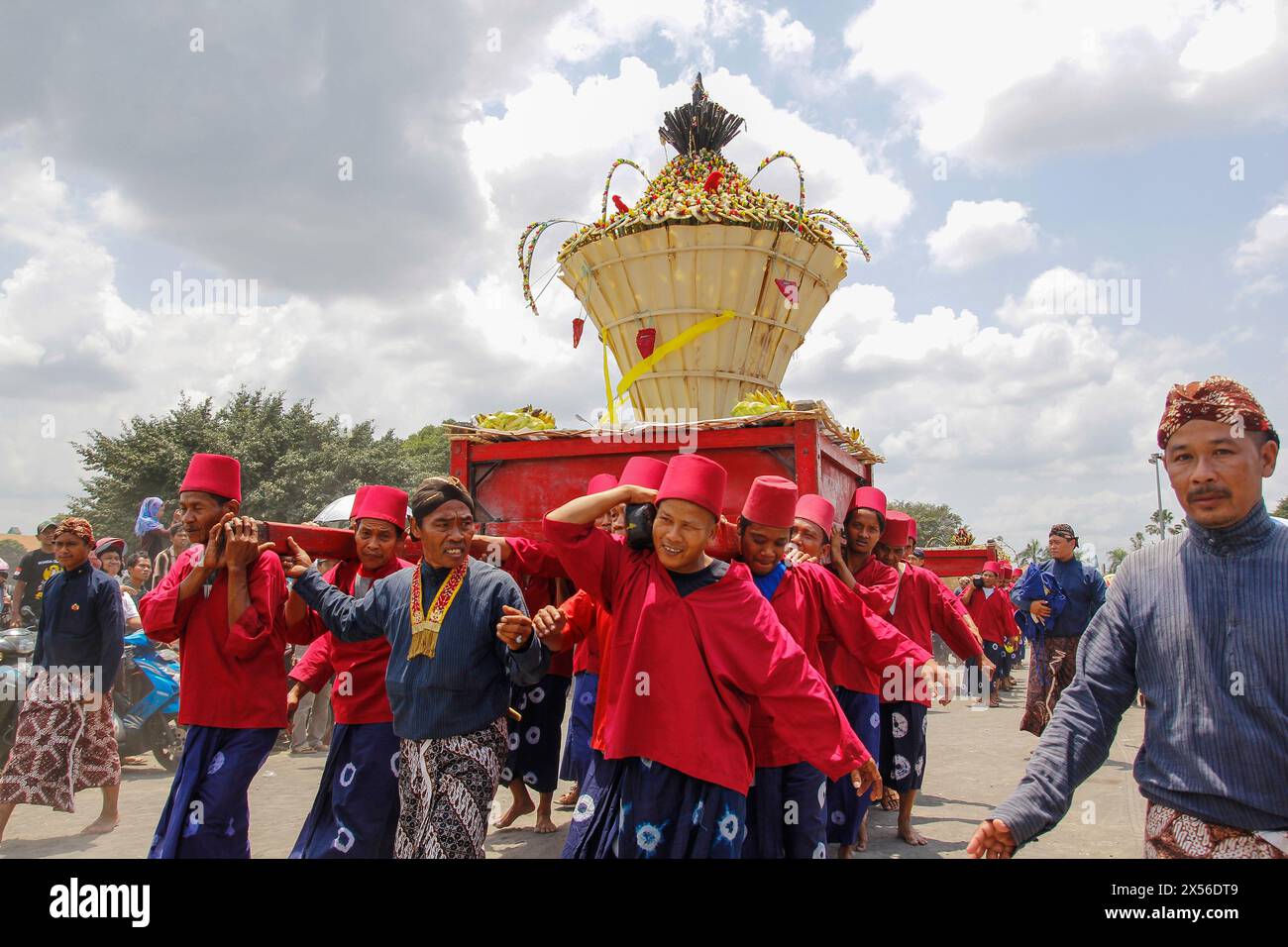 Abdi dalem carries Gunungan Wedok in the Great Grebeg tradition event ...