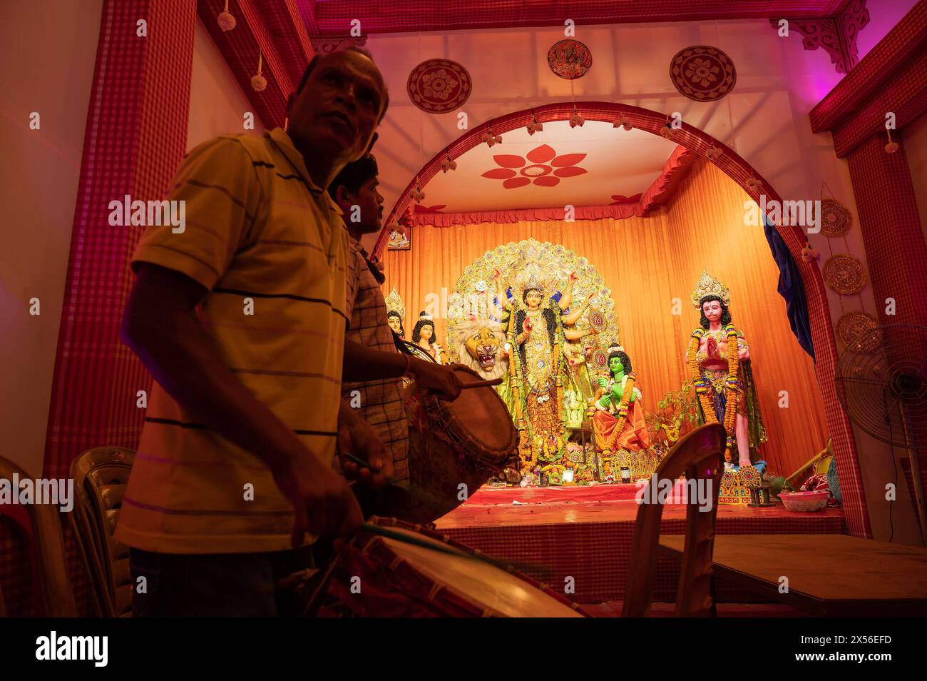 Dhaak at puja hi-res stock photography and images - Alamy