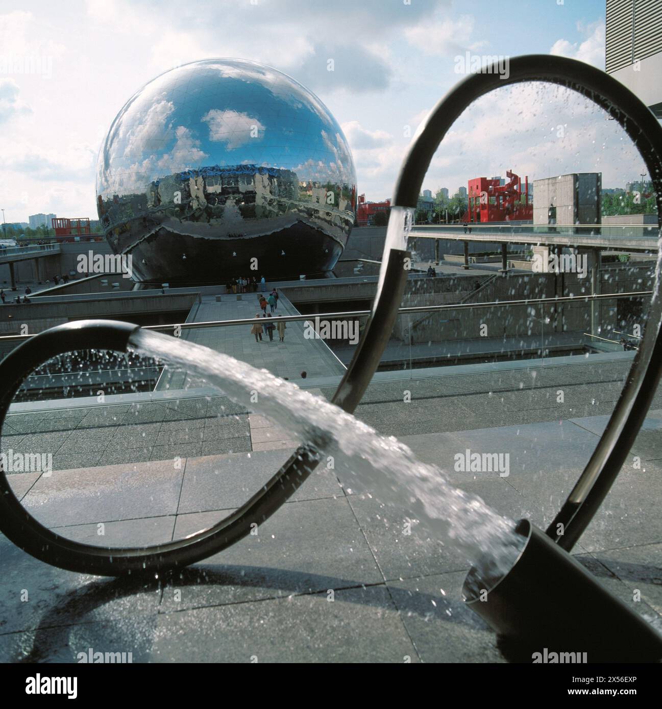 La Géode at Parc de la Villette. Paris. France Stock Photo - Alamy