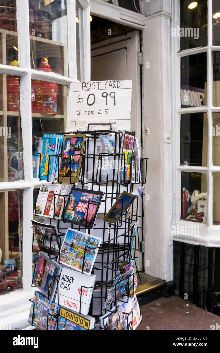 Shop selling cards hi-res stock photography and images - Alamy