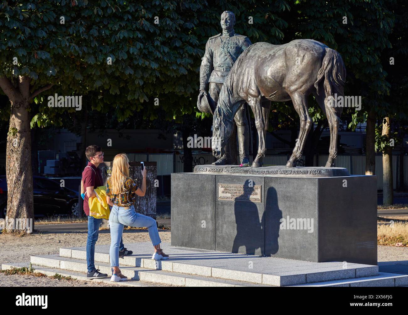Statue in memory of Russian soldiers, Port des Champs-Élysées, Paris ...