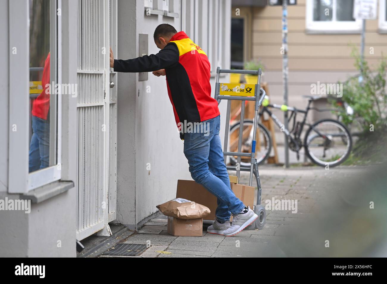 Pakete versenden hi-res stock photography and images - Alamy