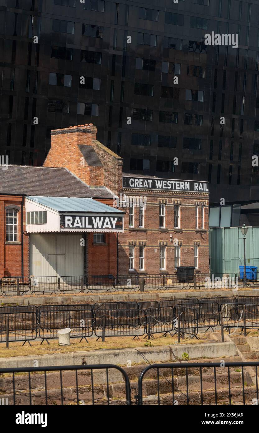 Great Western Rail warehouse in Liverpool Stock Photo - Alamy
