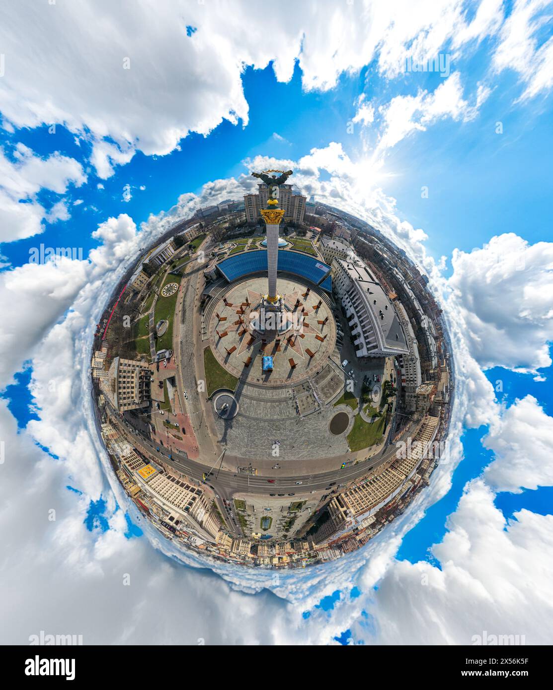 360 degree view on Independence square in Kyiv from drone. Miniature ...