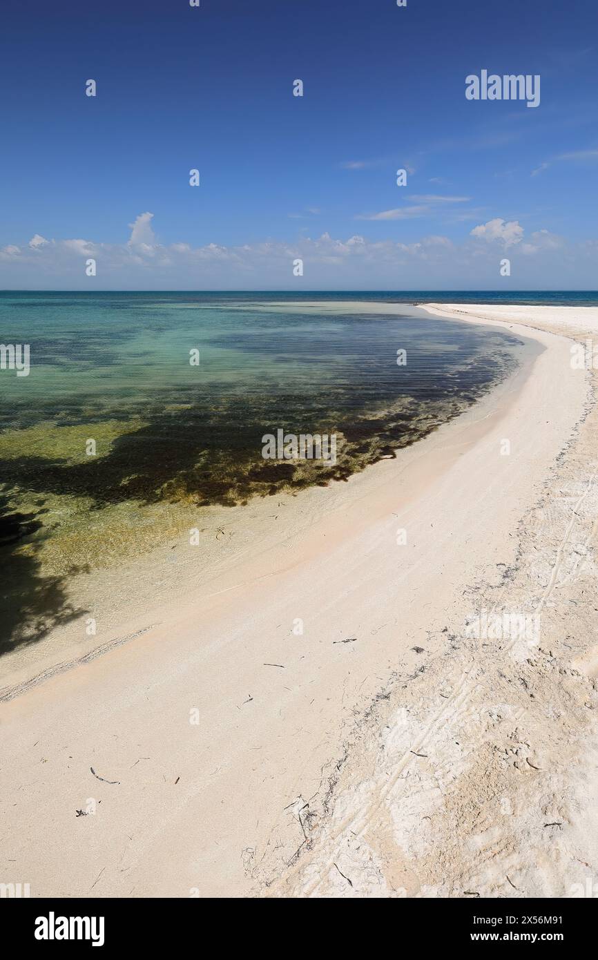 258 White sandbar forming the Cayo Iguana or Machos Afuera Key ...