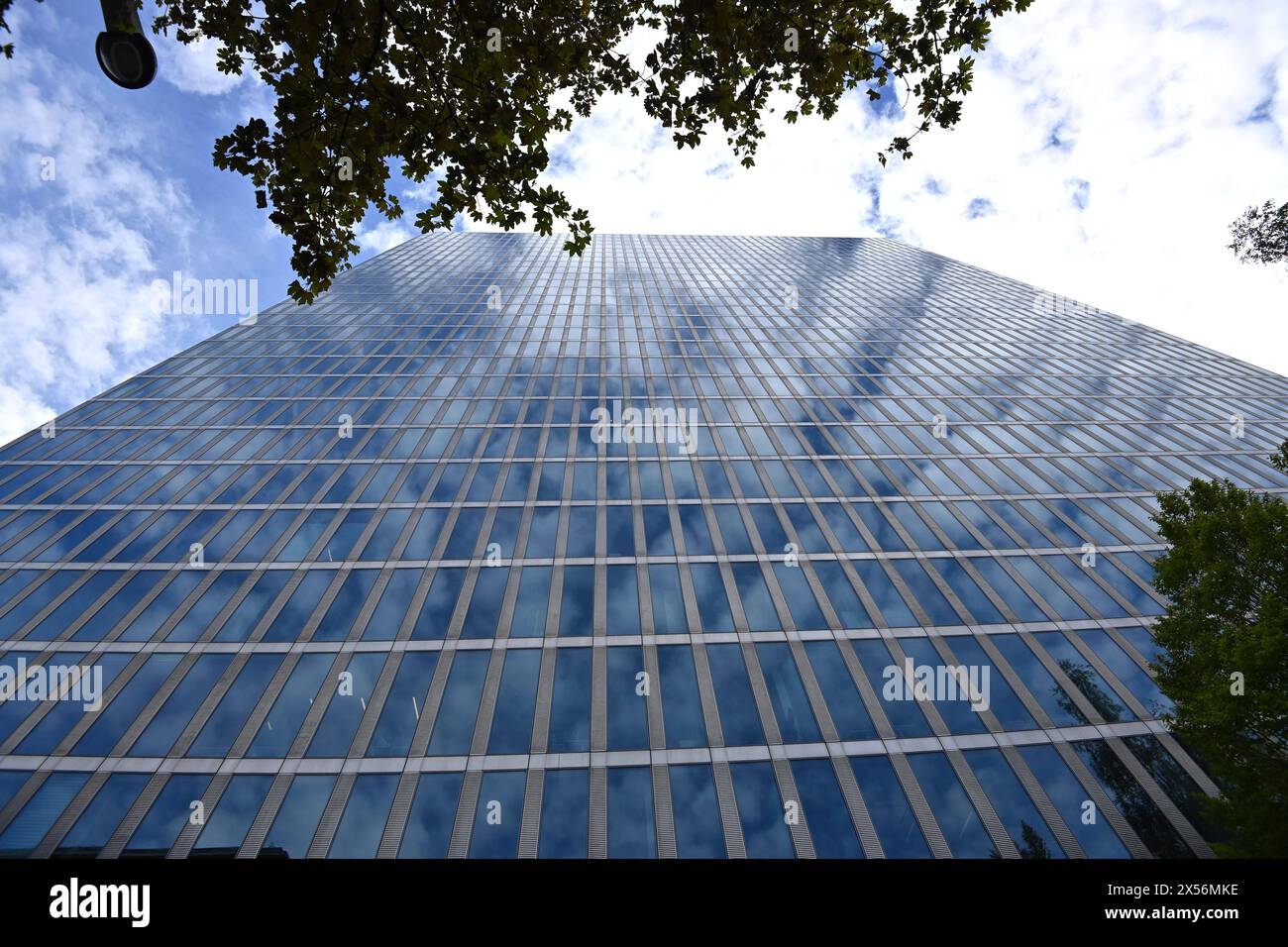 Higlight Towers in Muenchen,Hochhaus,Gebaeude, Buerogebaeude,Bueroturm ...