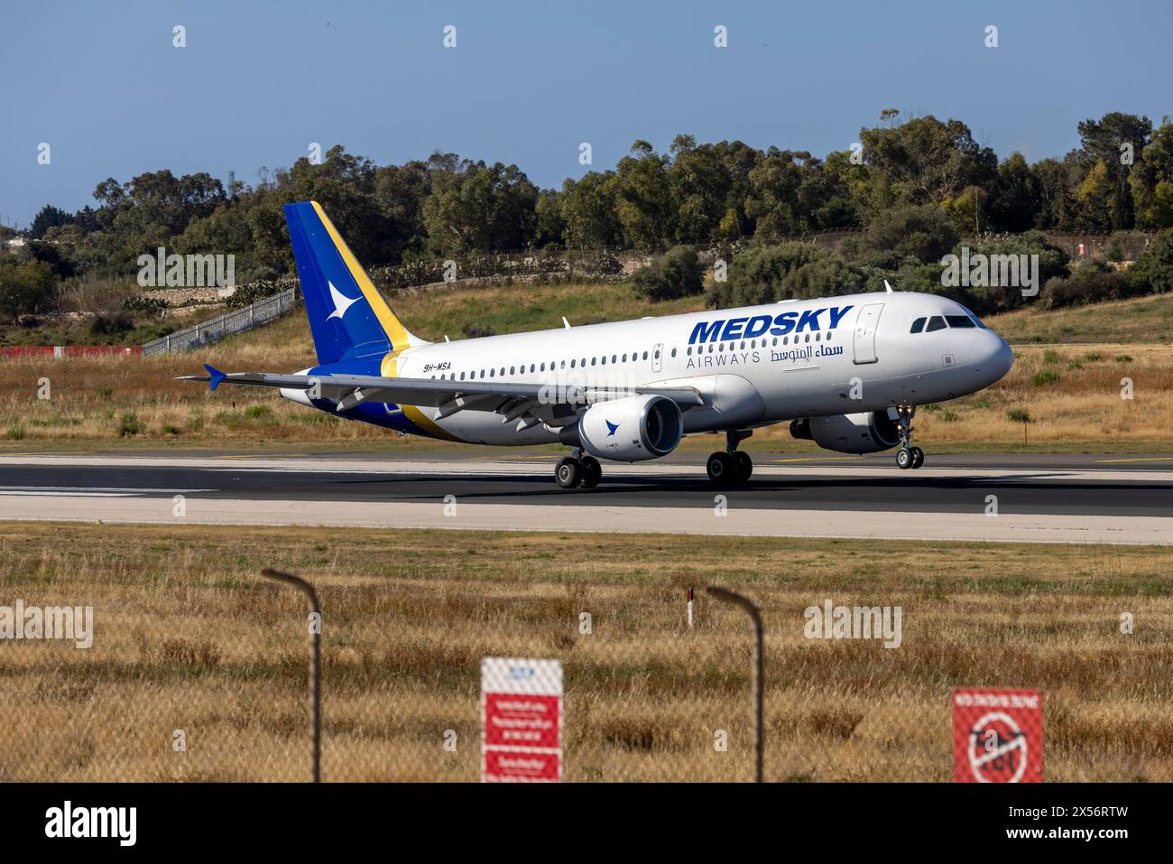 MedSky Airways Airbus A320-214 (REG: 9H-MSA) landing runway 31 Stock ...